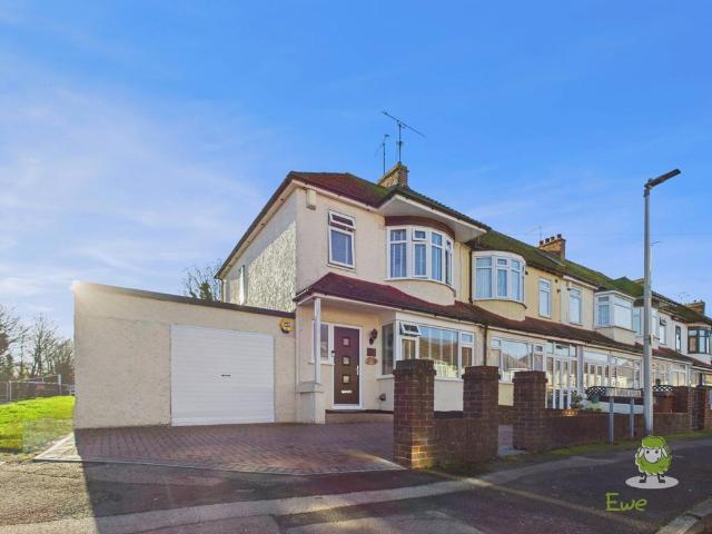 3 bedroom end of terrace house for sale