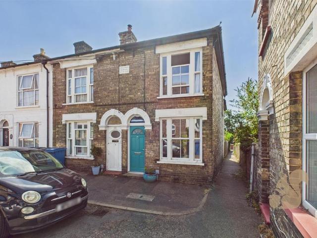 3 bedroom end of terrace house for sale