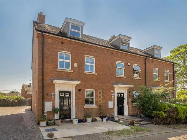 3 bedroom end of terrace house for sale