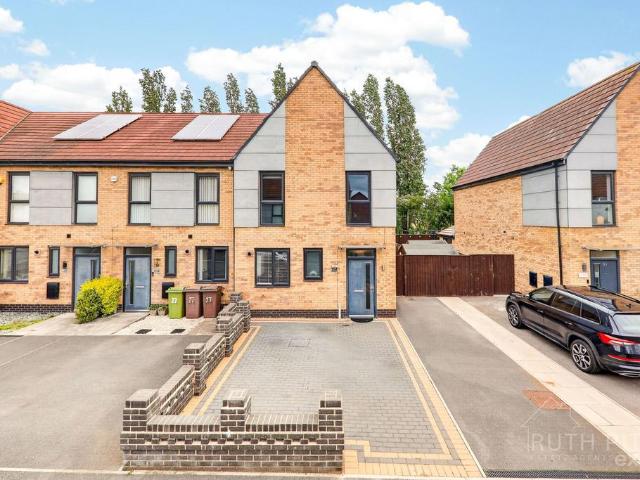 3 bedroom end of terrace house for sale