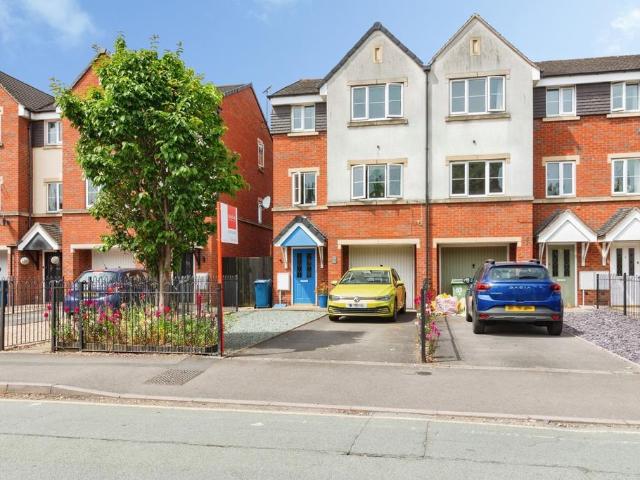 3 bedroom end of terrace house for sale