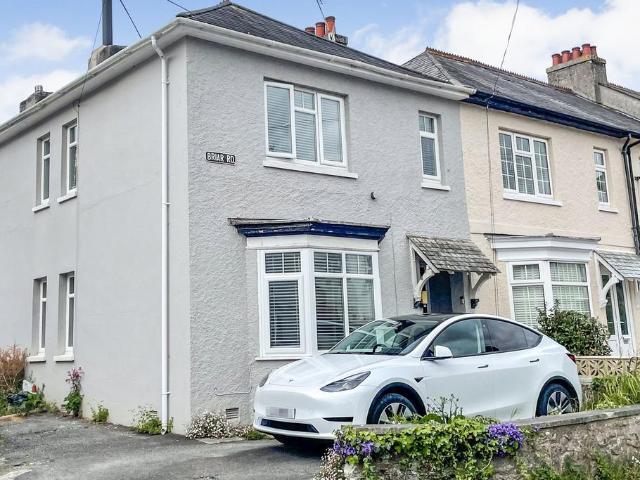 3 bedroom end of terrace house for sale