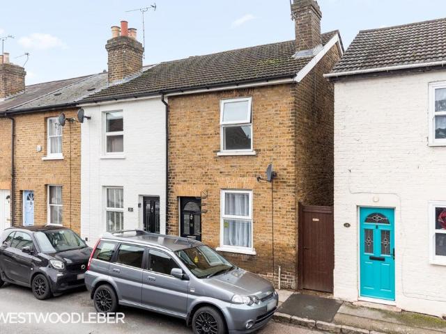 3 bedroom end of terrace house for sale