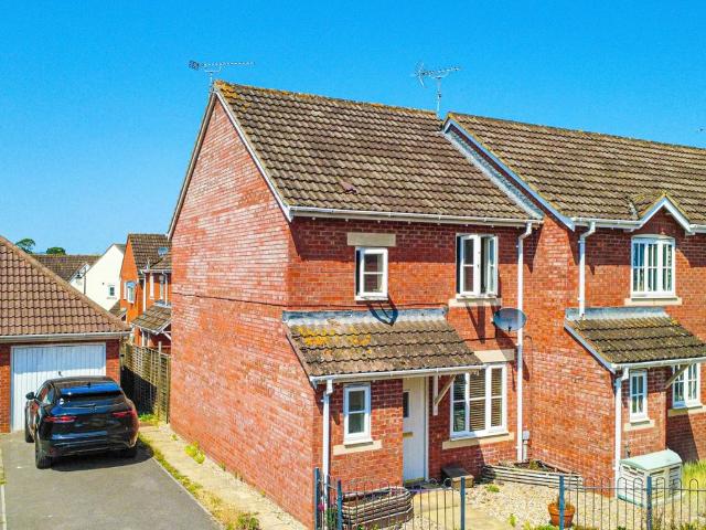 3 bedroom end of terrace house for sale