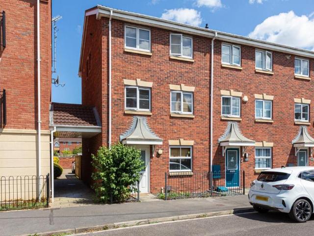 3 bedroom end of terrace house for sale