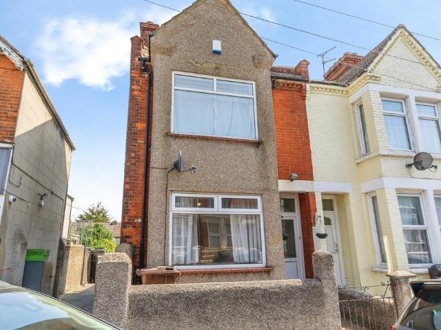 3 bedroom end of terrace house for sale