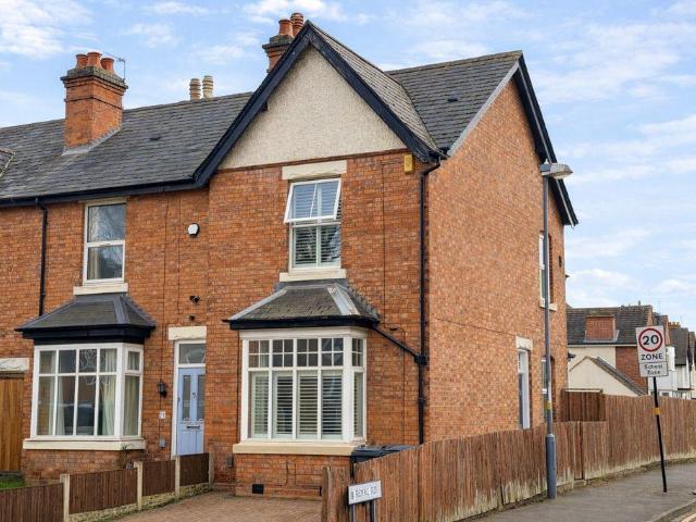 3 bedroom end of terrace house for sale