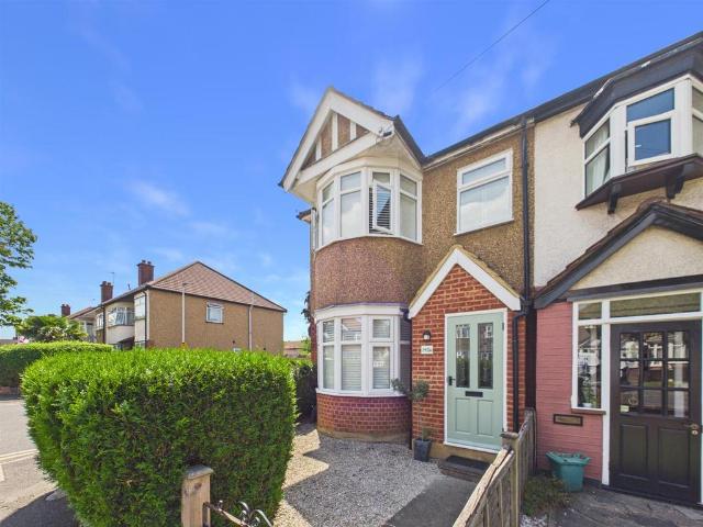 3 bedroom end of terrace house for sale