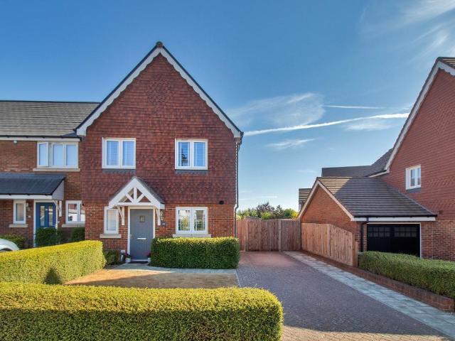 3 bedroom end of terrace house for sale