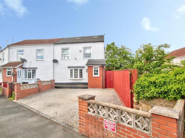 3 bedroom end of terrace house for sale