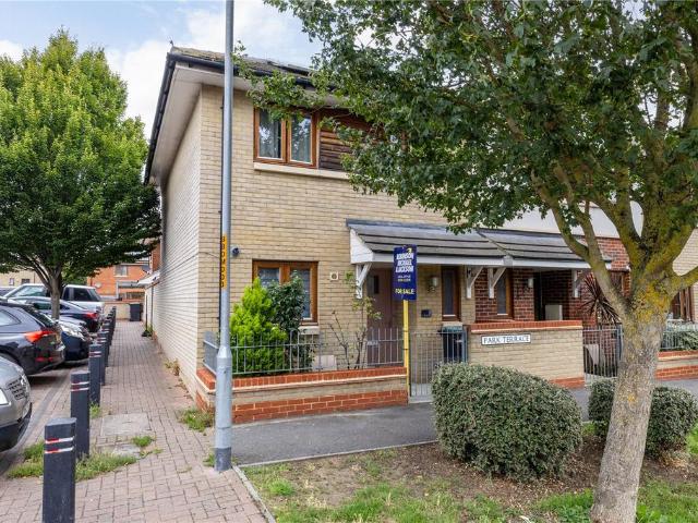 3 bedroom end of terrace house for sale