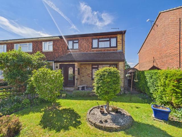 3 bedroom end of terrace house for sale