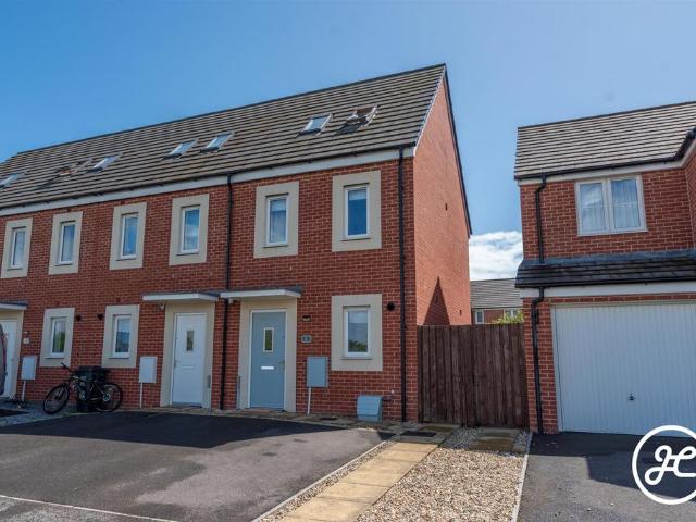 3 bedroom end of terrace house for sale