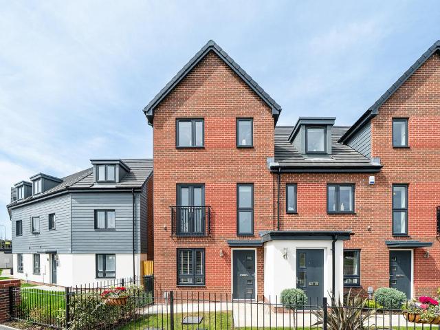 3 bedroom end of terrace house for sale