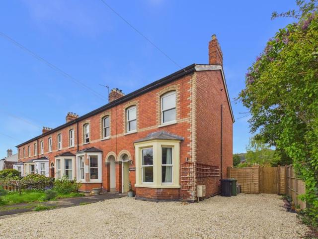 3 bedroom end of terrace house for sale