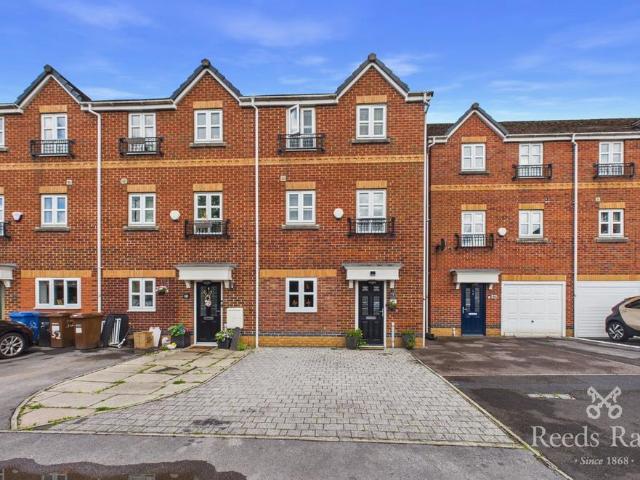 3 bedroom end of terrace house for sale