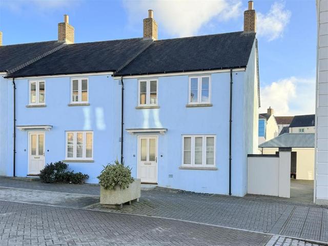 3 bedroom end of terrace house for sale