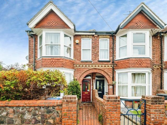 3 bedroom end of terrace house for sale