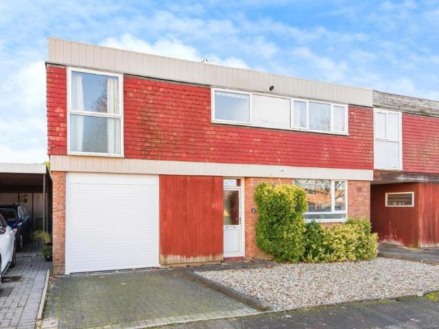 4 bedroom end of terrace house for sale
