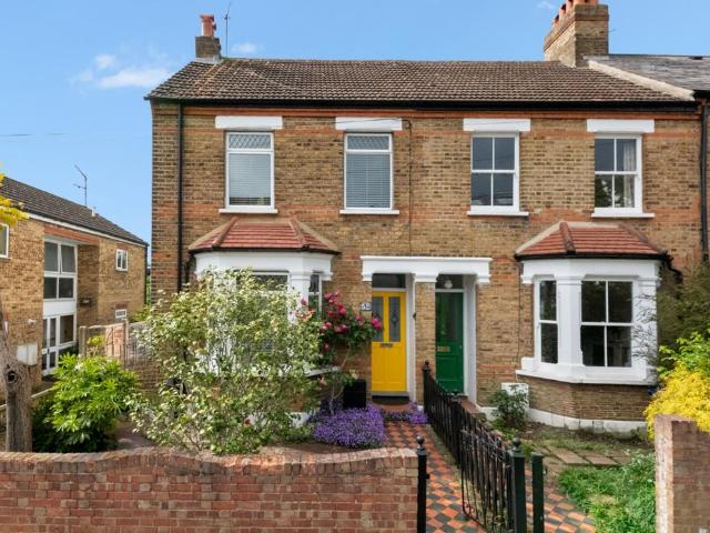 3 bedroom end of terrace house for sale