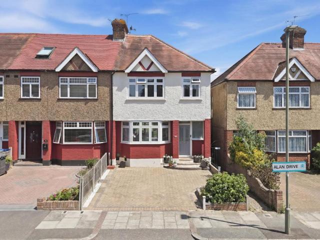 3 bedroom end of terrace house for sale