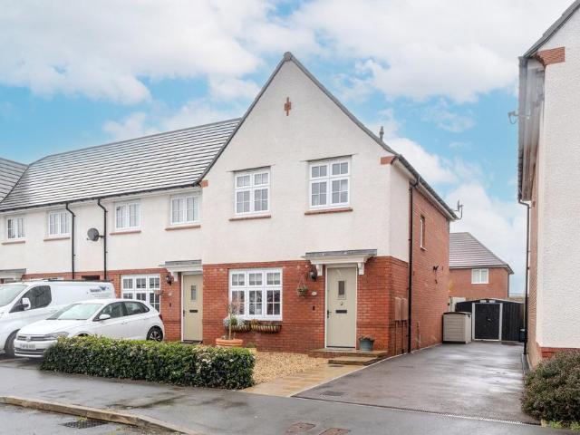 3 bedroom end of terrace house for sale