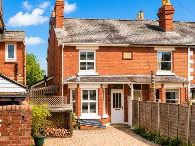 3 bedroom end of terrace house for sale