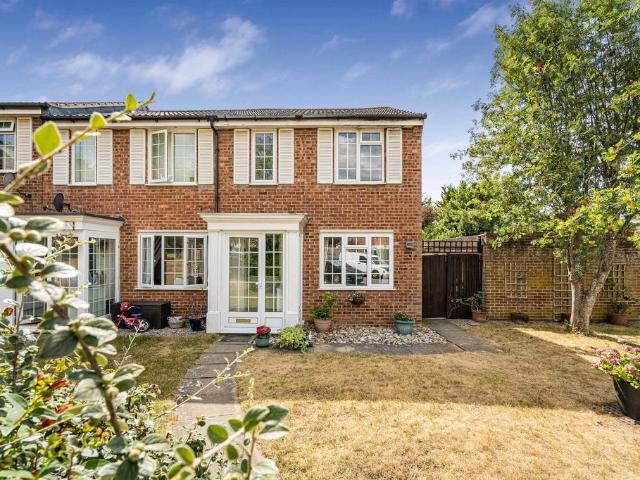3 bedroom end of terrace house for sale