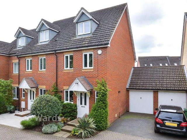 3 bedroom end of terrace house for sale