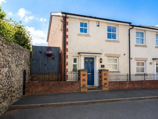 3 bedroom end of terrace house for sale