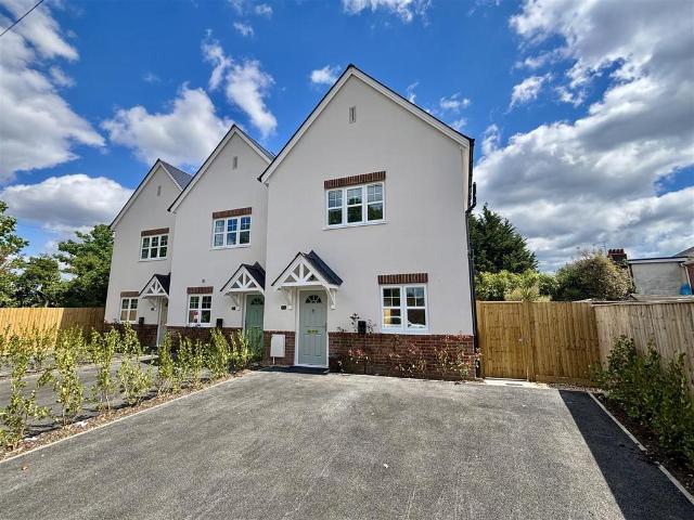 3 bedroom end of terrace house for sale