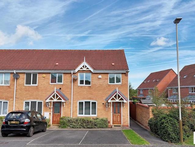 3 bedroom end of terrace house for sale