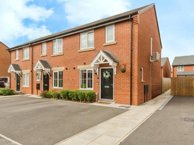 3 bedroom end of terrace house for sale
