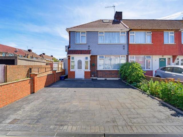 3 bedroom end of terrace house for sale