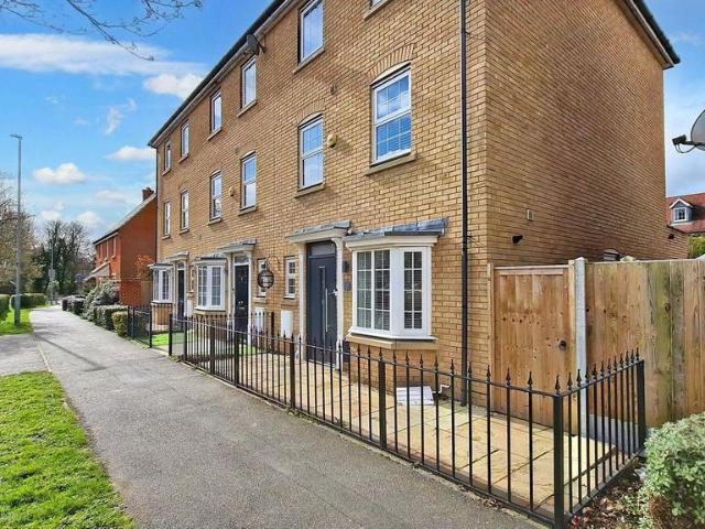 3 bedroom end of terrace house for sale