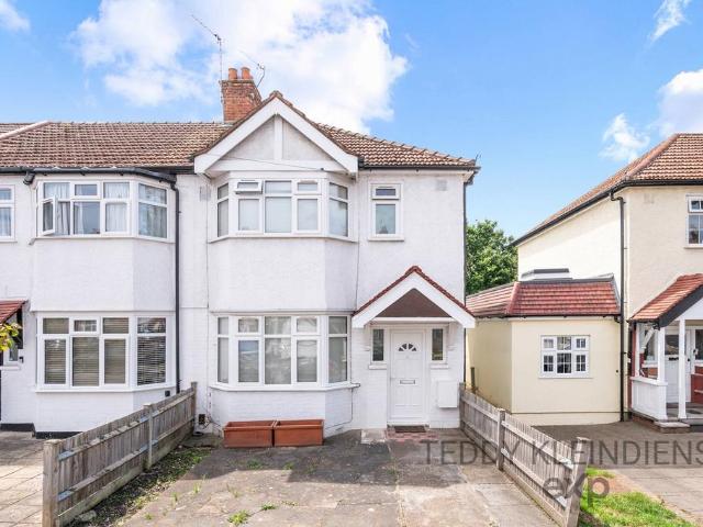 3 bedroom end of terrace house for sale