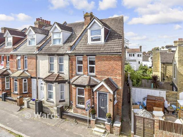 3 bedroom end of terrace house for sale