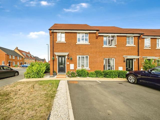 3 bedroom end of terrace house for sale