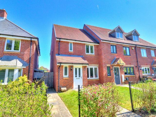 3 bedroom end of terrace house for sale