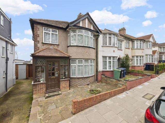 3 bedroom end of terrace house for sale