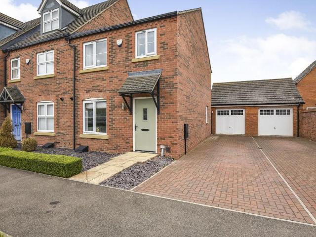 3 bedroom end of terrace house for sale