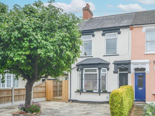 3 bedroom end of terrace house for sale