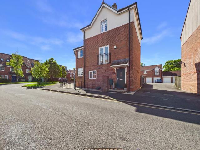 3 bedroom end of terrace house for sale