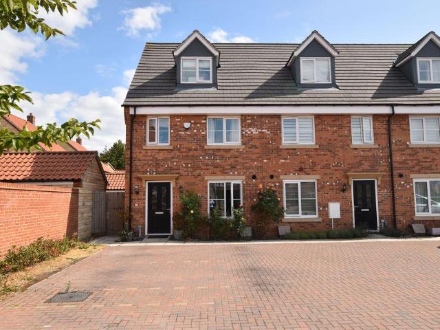 3 bedroom end of terrace house for sale
