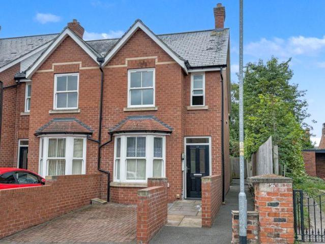 3 bedroom end of terrace house for sale
