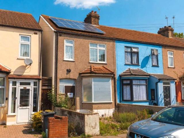 3 bedroom end of terrace house for sale