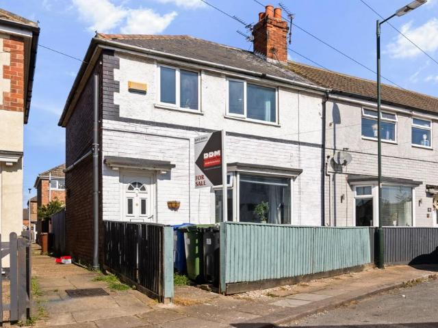 3 bedroom end of terrace house for sale