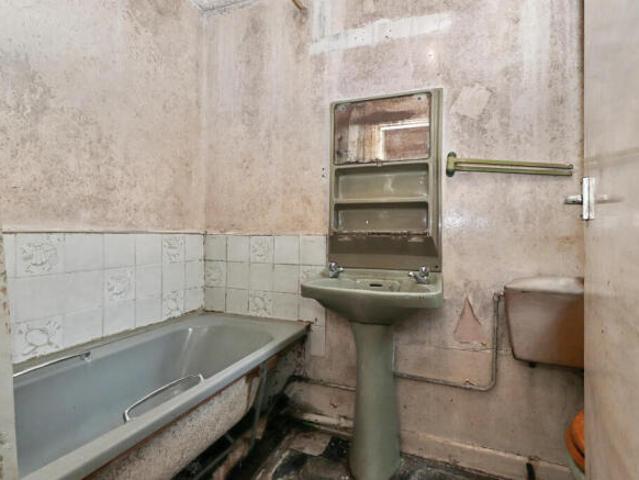3 bedroom end of terrace house for sale in 31, Court Road, Wolverhampton WV6 0JN, WV6