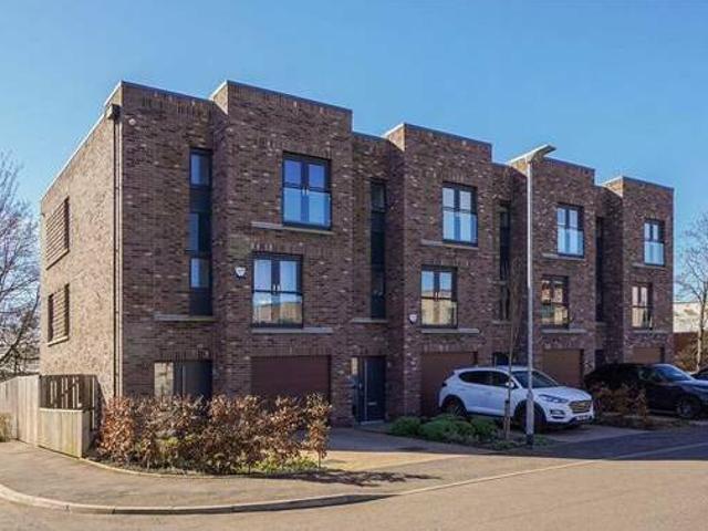 3 bedroom end of terrace house for sale in 61 Riverford Gardens Shawlands Glasgow G43