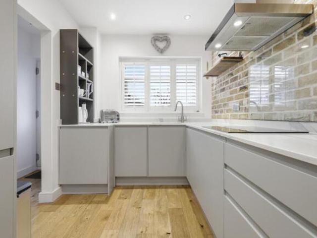 3 bedroom end of terrace house for sale in Cowley Road, Wanstead, E11